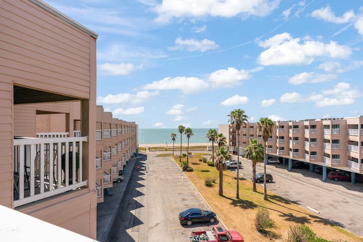 Paradise Haven Beachside Condo - Texas State Aquarium, Corpus Christi
