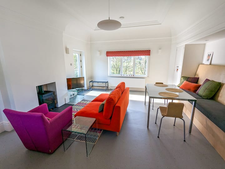 Spacious And Tranquil Flat Overlooking Woodland - Yorkshire