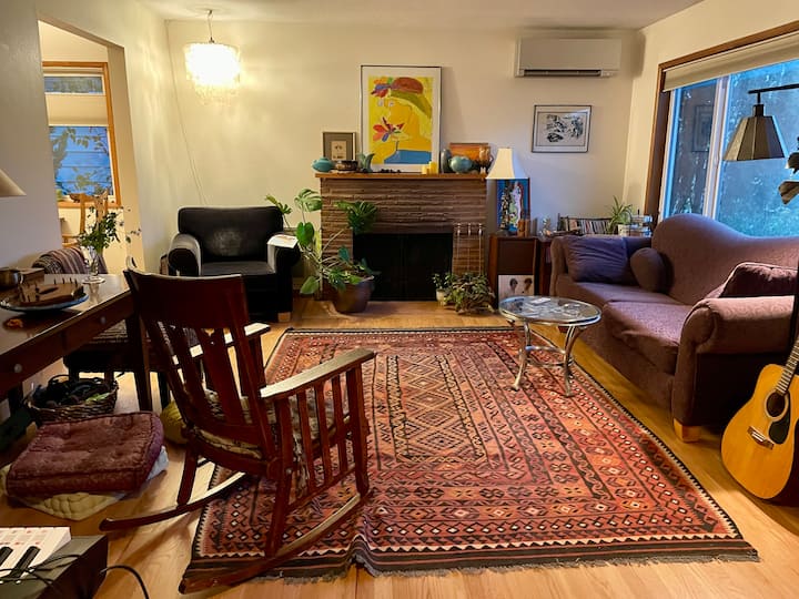 Montavilla Mid-century Eco Duplex Apt- Great Area! - Portland, OR