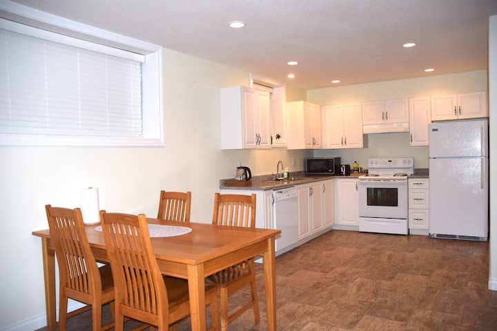 A Private 2-bedroom Suite In Port Moody - Cypress Mountain, BC