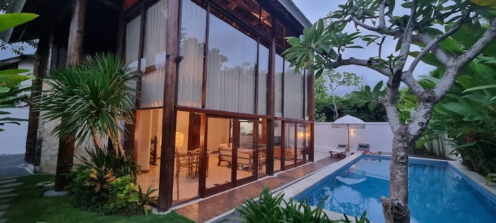 Walks To The Beach 3 Br Beautiful Villa - Canggu