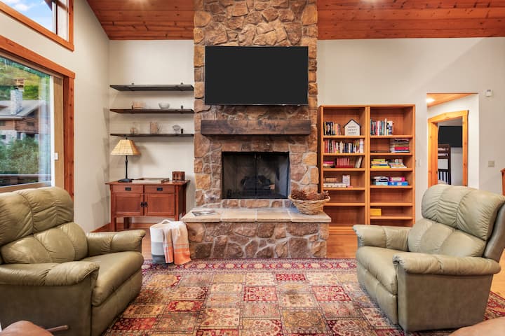 Luxury Summerhaven Mount Lemmon Cabin W/ Huge Yard - Mount Lemmon, AZ