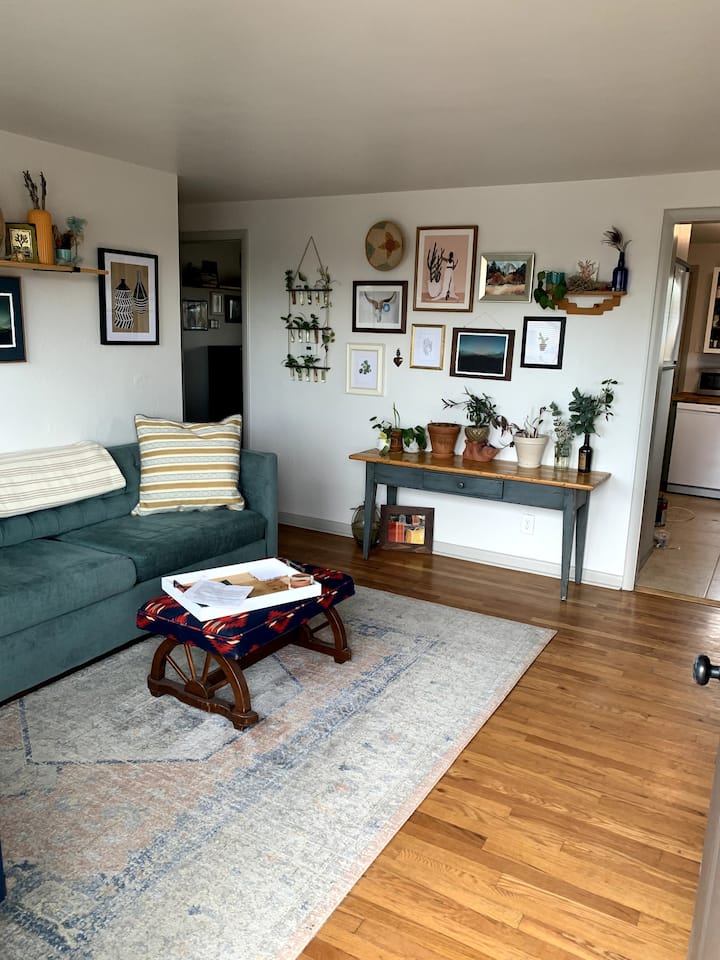 Sunny Home In A Great Location! - Denver, CO
