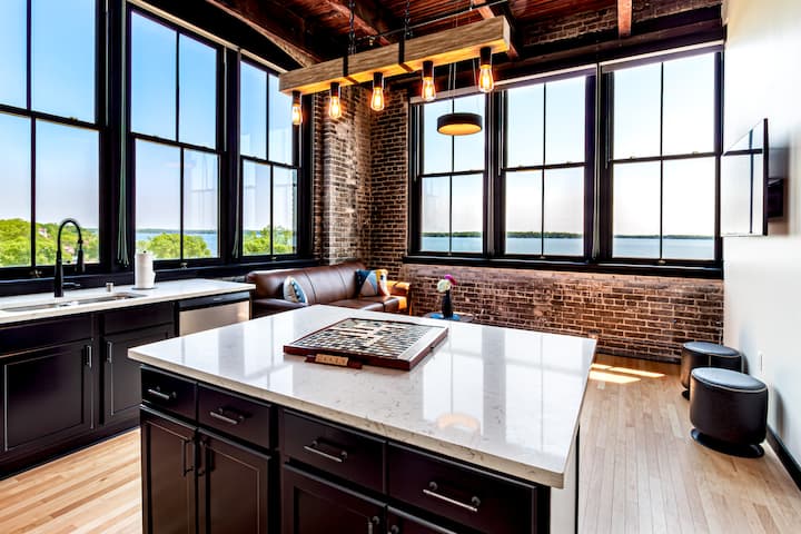 Two Bedroom King Plus Queen Lake View - Madison