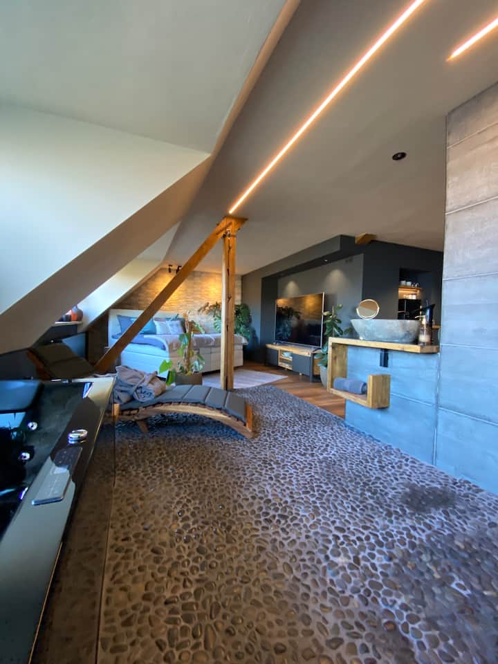 Wellness Suite + Sauna, Whirlpool & Massagesessel - Essen