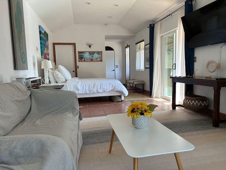 Cozy Guest House With Pool And Private Patio - Santa Barbara