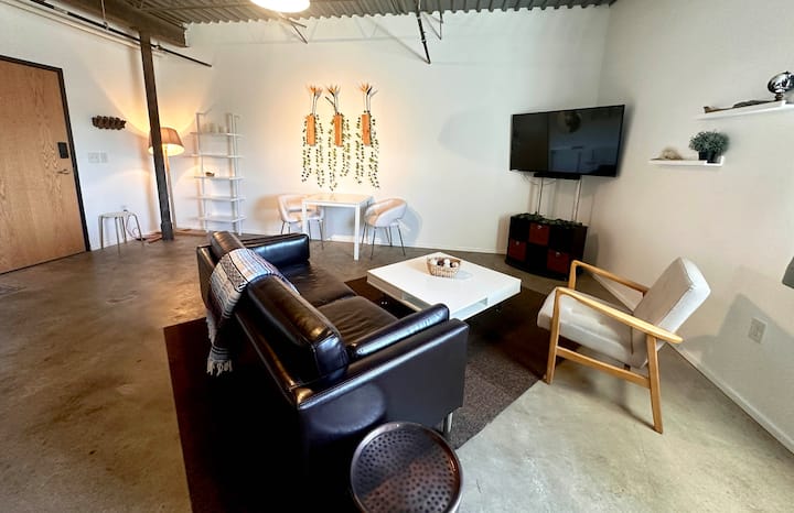 Stylish Industrial Loft With Coworking - Dallas