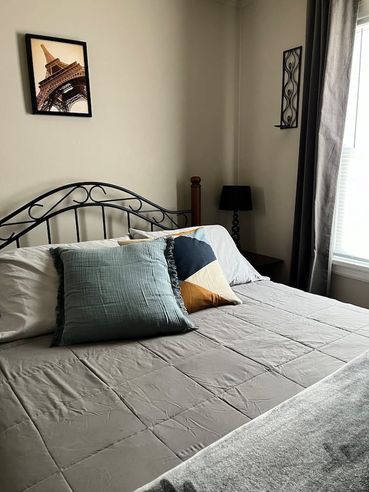 Cozy Home In Central Milwaukee - Brookfield, WI
