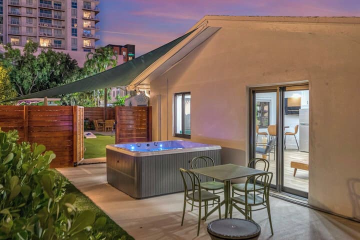 King Suite In A Tropical Retreat • Freedom House - Fort Lauderdale