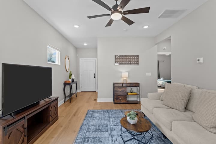 Stylish Duplex Retreat | Sobro Getaway - Crows Nest Drive – Indianapolis