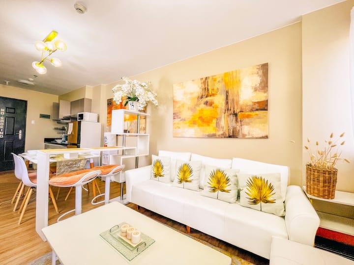 2br W/ Balcony Free Swimming Pool, Gym, 200mbps - Muntinlupa