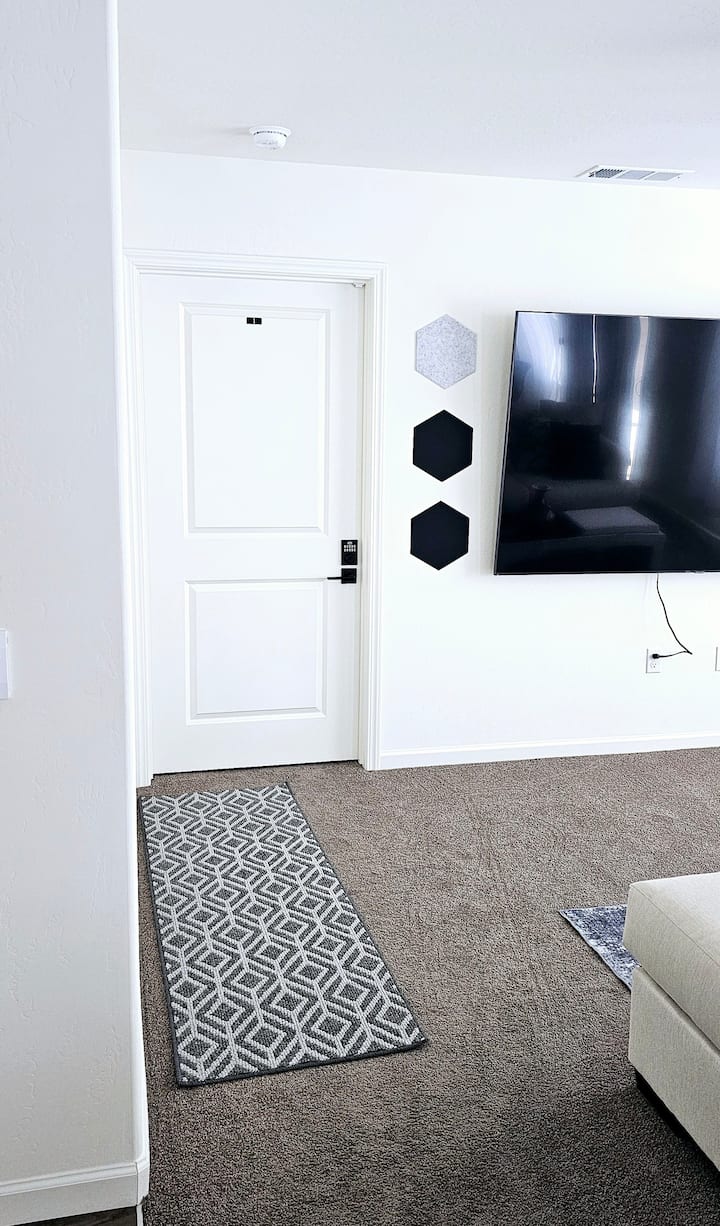Private Room With Own Bathroom (Room #1) Master's - Bakersfield, CA