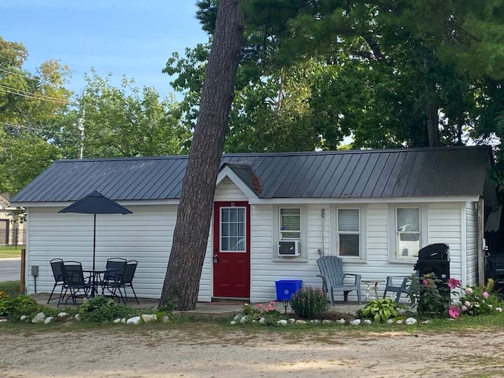 1 Bedroom, 2 Minutes From Beach1 - Wasaga Beach