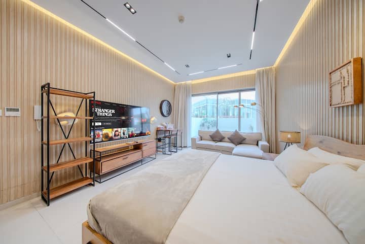 Luxurious Studio With Private Garden - Sharjah