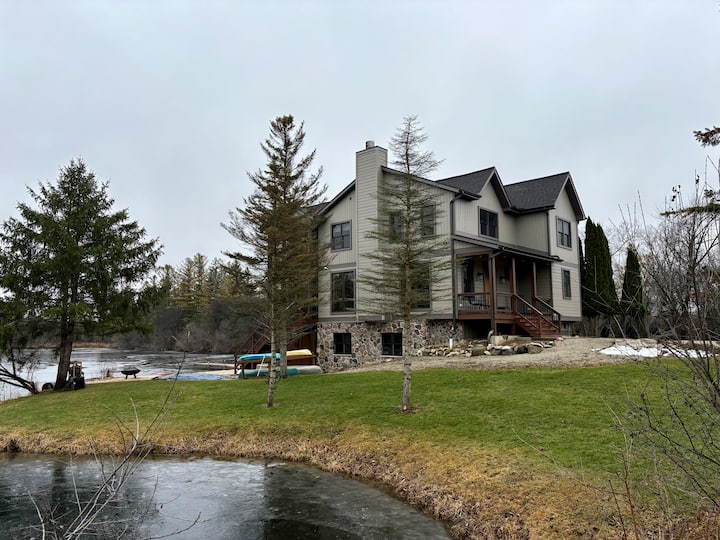 Paradise! Luxury 50 Acre Retreat On Private Lake! - Oconomowoc, WI