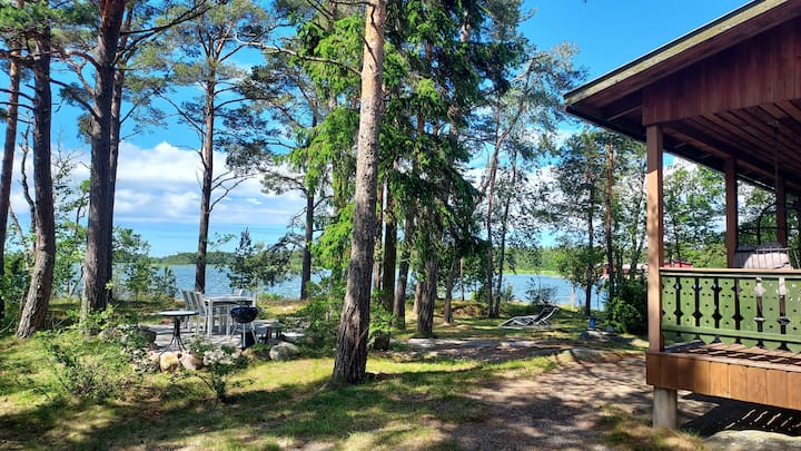 Juuri Remontoitu Merenrantamökki - Lokalahti