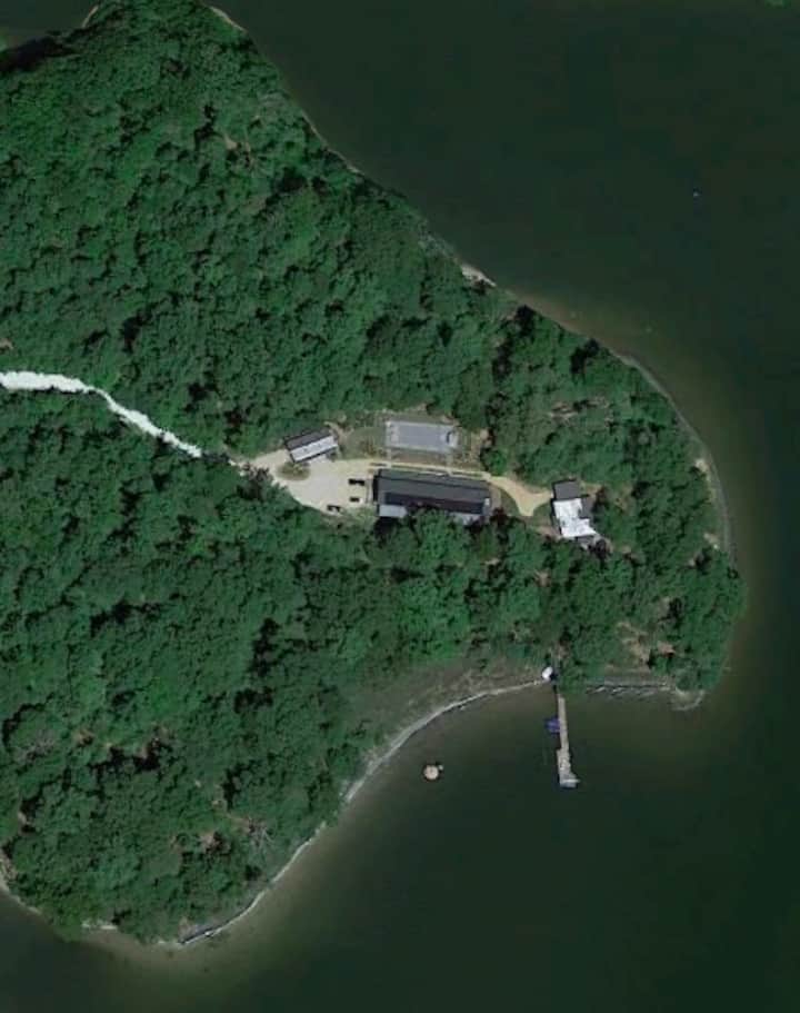 Spacious Private Retreat On The Patuxent River - Saint Leonard, MD