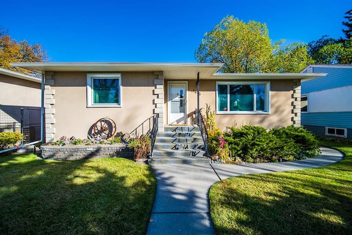 *No Service Fees* Central 2br+1bth Basement Suite - Calgary