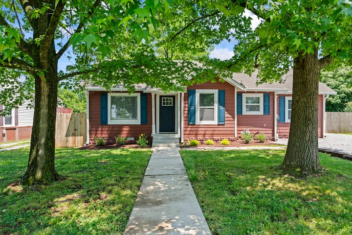 Modern 3bd Near Mtsu | Fenced Yard & Charger - Murfreesboro, TN
