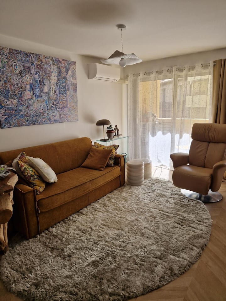 Nid Douillet Calme En Ville - Sète