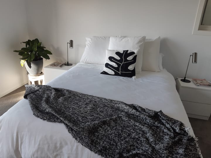 Sandy Bay Sailview (Waterfront - Self Catering) - Hobart