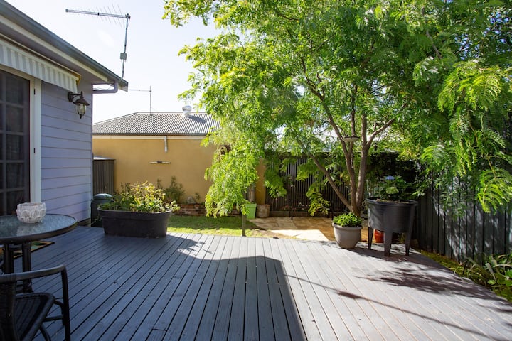 Secret Garden Cottage In Launceston - Walk There! - Launceston