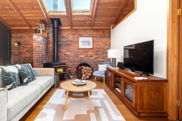 Secret Garden Cottage Launceston (3bed) Walk There - Riverside