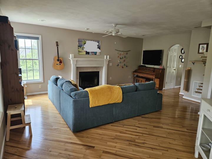 Bright Family Home In Quiet Neighborhood - Blacksburg