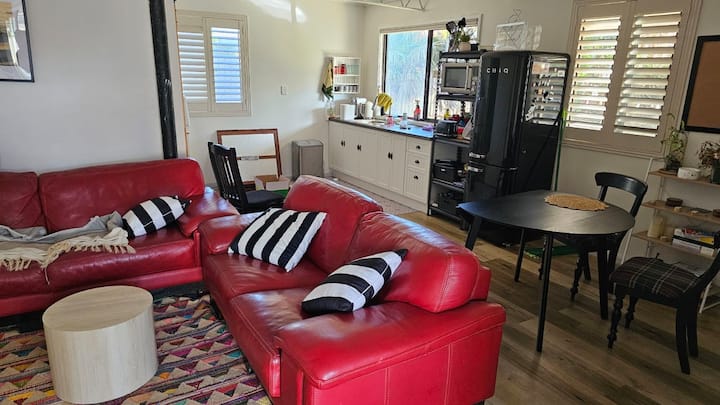 Central Modern Beach Cottage - Geraldton