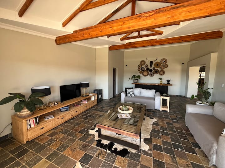 Paradise + Padel Court In Dinokeng Game Reserve! - Hammanskraal
