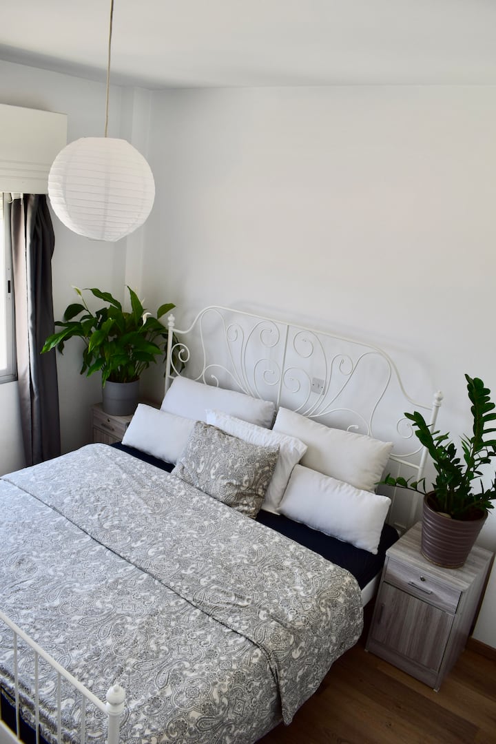 Bright City Room With Workspace - Limassol