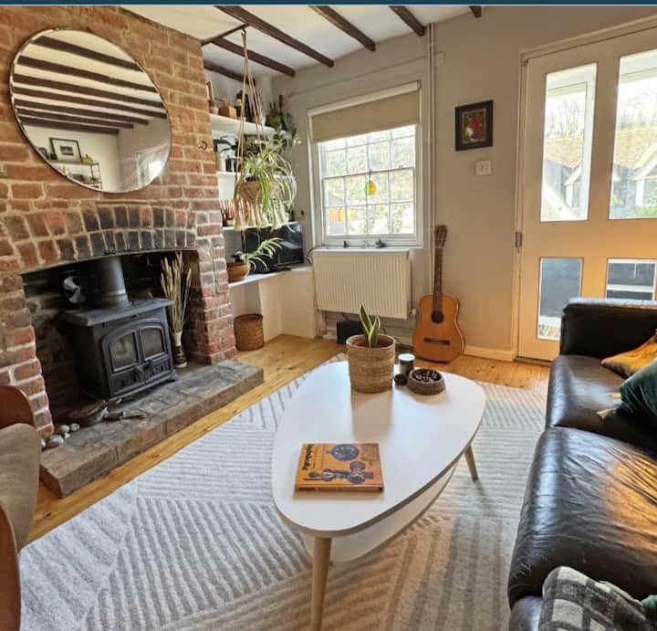 Cute Country Cottage In Godalming - Godalming