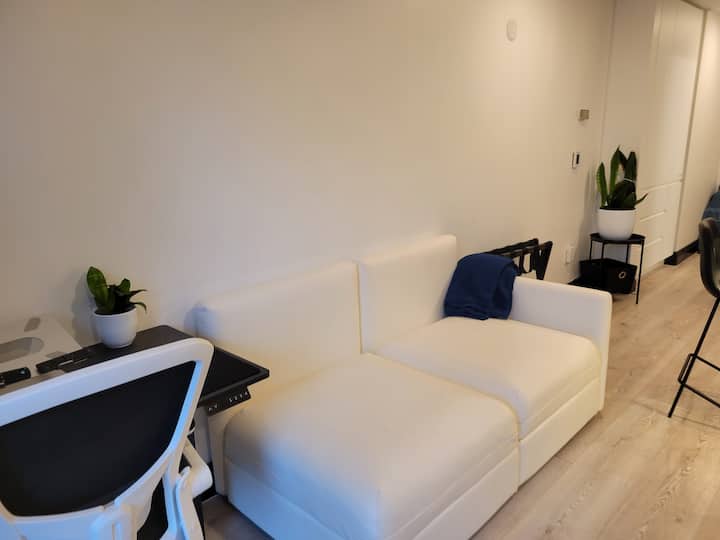 Boutique Beaches Bachelor Condo - Toronto