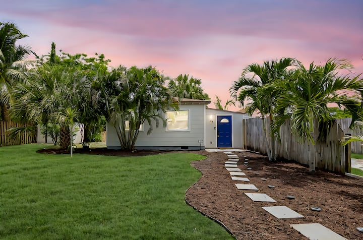 Sunny Homes: Cozy Charm Retreat - 7 Min To Dt - West Palm Beach, FL