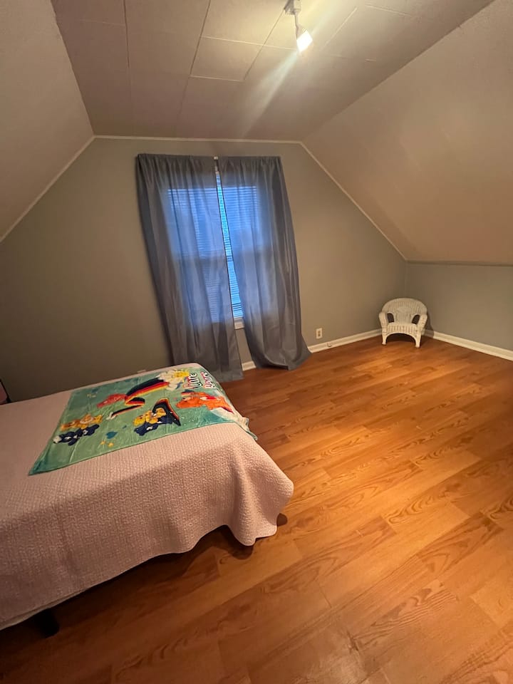 Westmont Bnb "Biggie" Home Sleeps Up To 9 Guests. - Countryside, IL