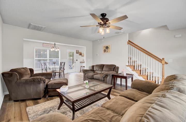 Fenced Yard & Pet Friendly: Navy Base + Charleston - Goose Creek, SC