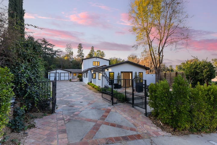 Beautiful Woodland Hills Home - Los Angeles, CA