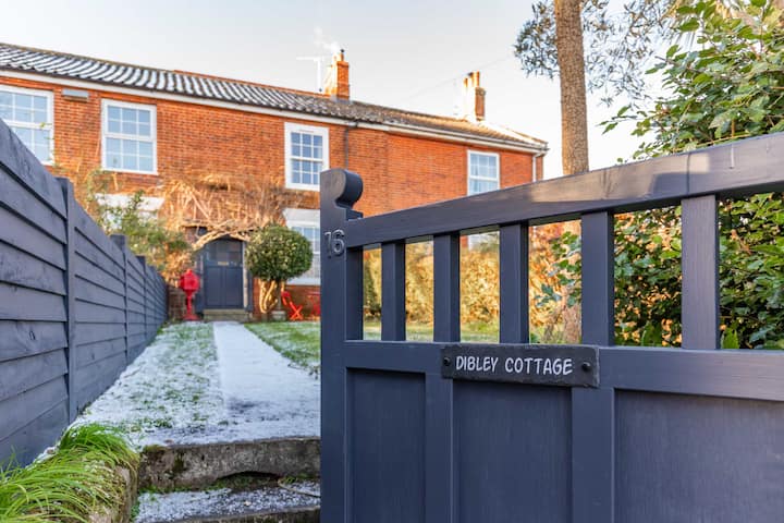 Dibley Cottage
Stylish Seaside Accommodation - Mundesley