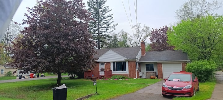 Master Of 2 Bdrm Woods In City - Southfield, MI