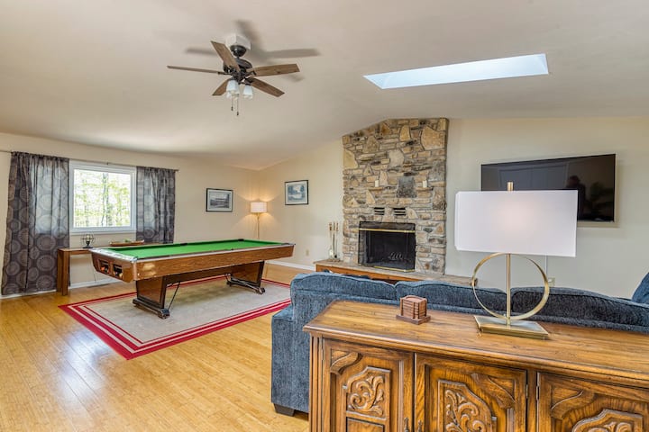 Avery Acres - Centrally Located *Pool Table* - Baileys Harbor, WI