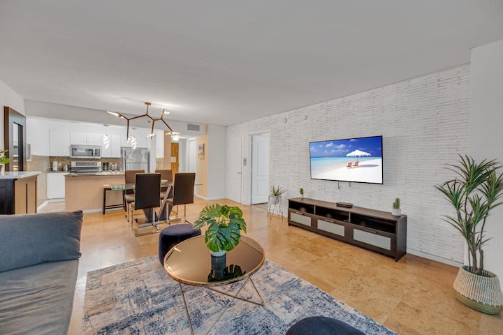 Amazing Unit/location With Amenities & Parking - Miami, FL