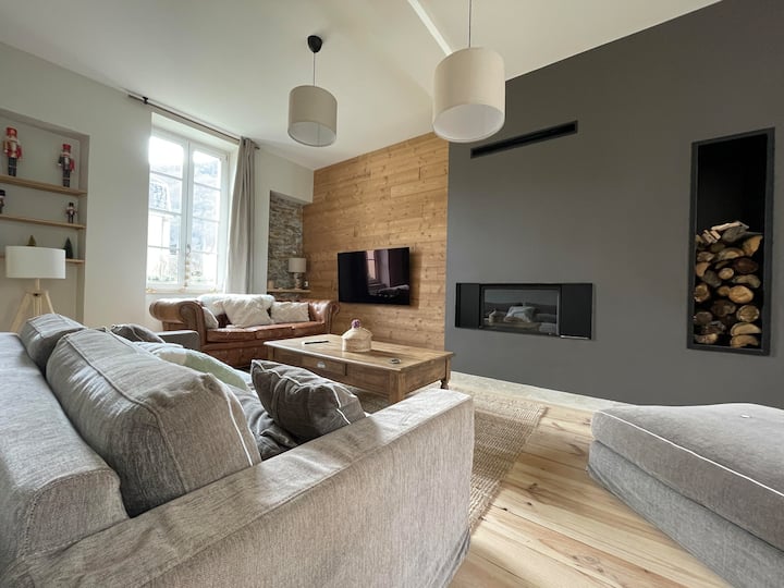 Belle Maison De Caractère De 200m² Avec Jardin - Bossòst