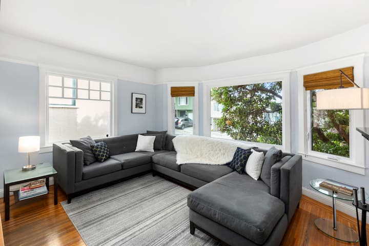 Charming 1928 Cottage-gourmet Kitchen, Deck & Yard - San Francisco, CA