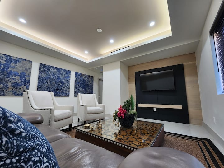 Neptuno Miami Condo Luxury Escapes Min From Beach - Miami, FL