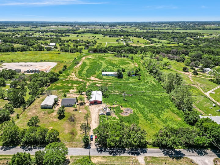 Country Stay - Bedroom W/ Kitchenette, Full Bath - Splash Park, Springtown