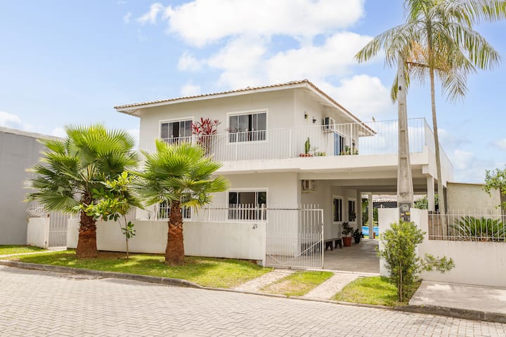 Casa De Férias - 5quartos C/ar + Piscina + Garagem - Palhoça