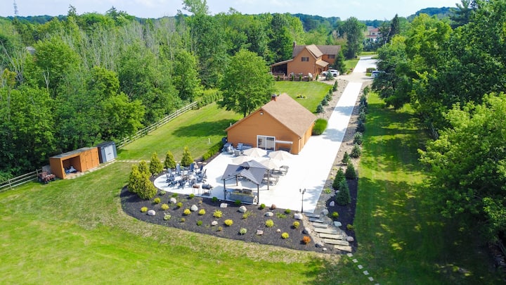 Vacation Home With Hot Tub - Medina, OH