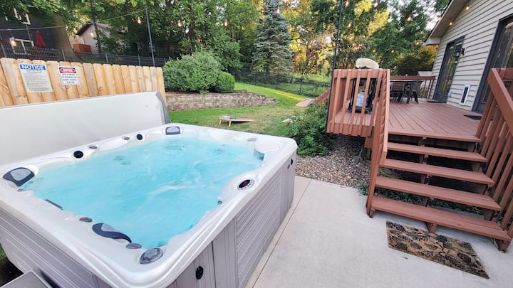 The Terrace W Hot Tub | Spacious, Quality, Fun - Iowa City, IA