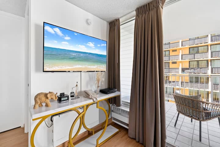Sweet & Cozy 9th Floor 1-br King Bed - Honolulu, HI