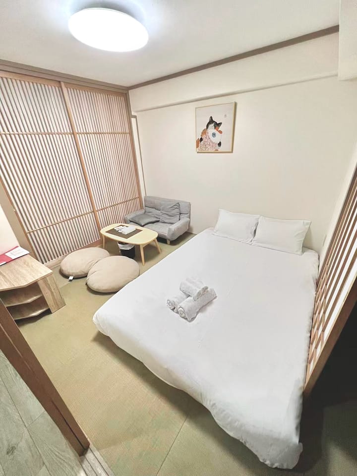 「F404」最大4名可｜徒歩5分で道頓堀・心斎橋直通、黒門市場・難波近く、空港バス直通 - Osaka